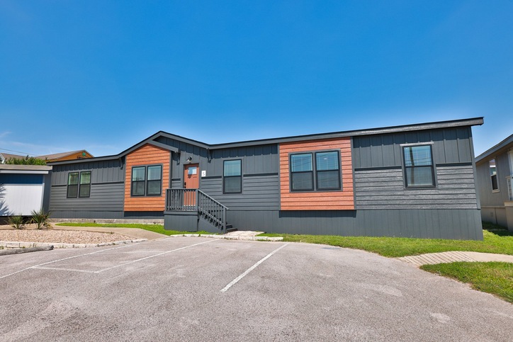 4 Bed Manufactured Home in Tomball TX - Luxe Haven- Quartz Counter-Top 32724A