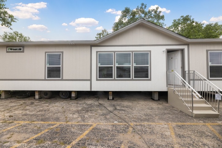 The Regal Emerald 28603A Manufactured Home from Solitaire Homes, Corpus Christi, TX | Palm ...